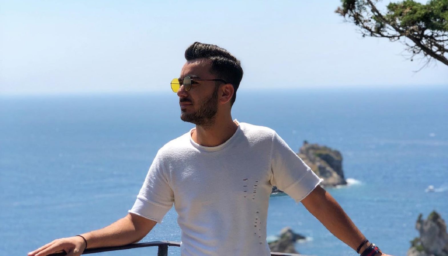 ΚΩΝΣΤΑΝΤΙΝΟΣ ΚΟΥΦΟΣ ΠΑΡΟΥΣΙΑΖΕΙ ΤΟ ΝΕΟ ΤΟΥ SINGLE ΜΕ ΤΙΤΛΟ «ΕΛΑ ΟΠΩΣ ...