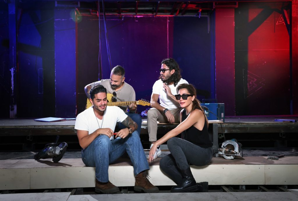 ΟΙ ΜΕΛΙSSES ΥΠΟΔΕΧΟΝΤΑΙ ΤΗ ΔΕΣΠΟΙΝΑ ΒΑΝΔΗ ΣΤΟ «ΕΝΑΣΤΡΟΝ»! | ΔΡΟΜΟΣ 89.8 FM