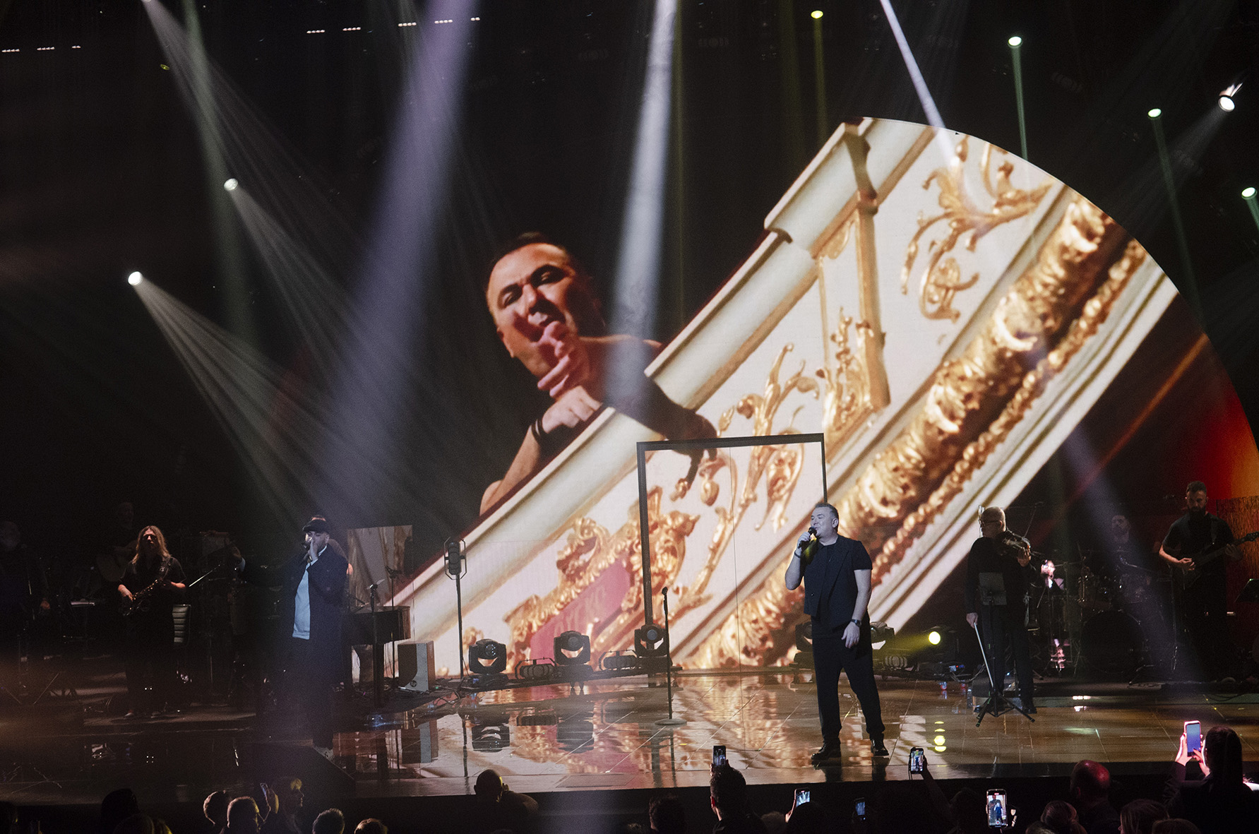 Ο ΔΡΟΜΟΣ 89,8 ΣΤΗΝ ΛΑΜΠΕΡΗ ΠΑΡΟΥΣΙΑΣΗ ΤΟΥ ΝΕΟΥ ALBUM TOY ΑΝΤΩΝΗ ΡΕΜΟΥ ...