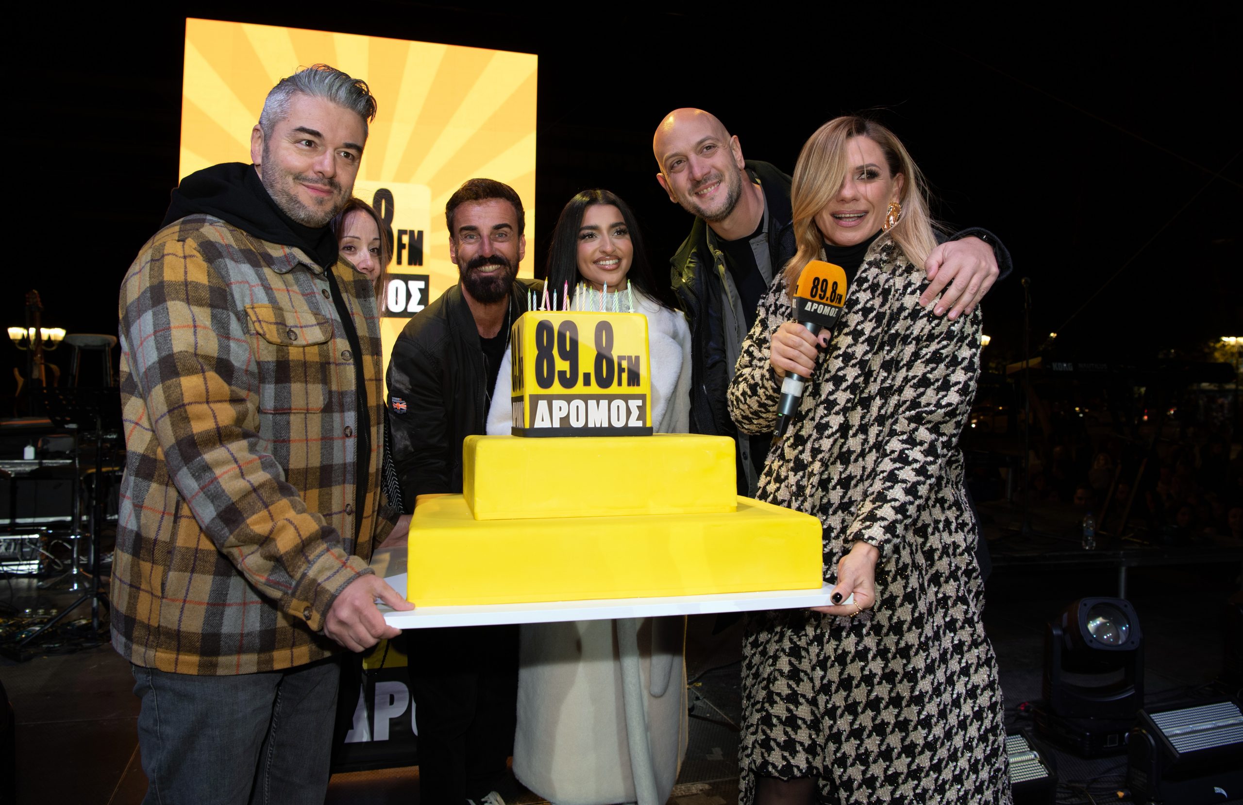 Ο ΔΡΟΜΟΣ 89,8 ΓΙΟΡΤΑΣΕ ΤΑ 15α ΓΕΝΕΘΛΙΑ ΤΟΥ ΣΤΗΝ ΠΛΑΤΕΙΑ ΣΥΝΤΑΓΜΑΤΟΣ ...